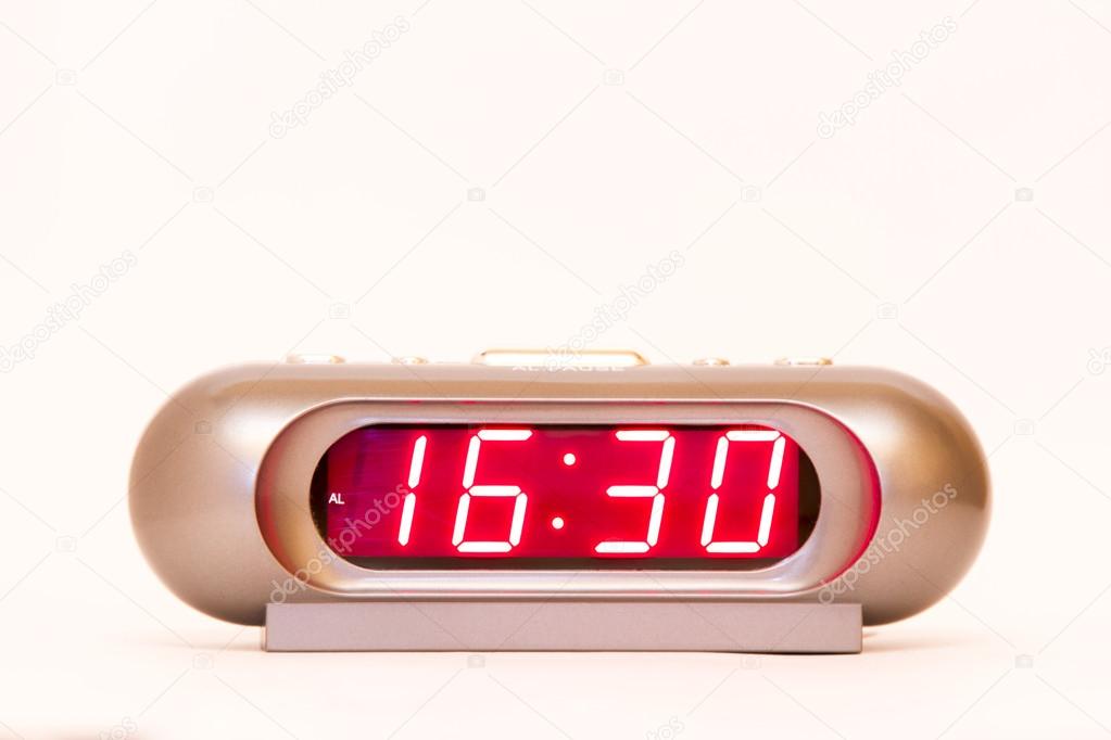 Montre digitale 16:30 — Photographie Korvit © #75582429