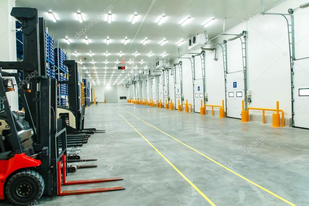 Freezer food storage warehouse spanning form. — Stock Photo © patboon ...