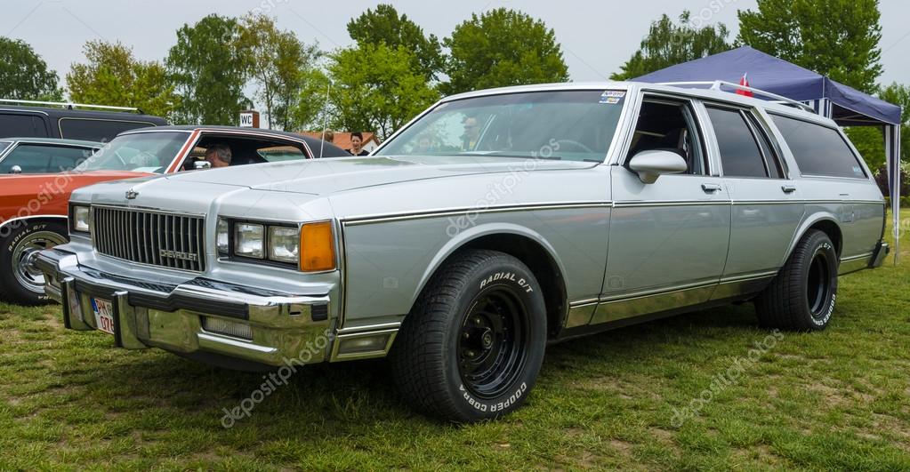 tamaño completo coche chevrolet caprice ranchera, 1979 — Foto editorial ...