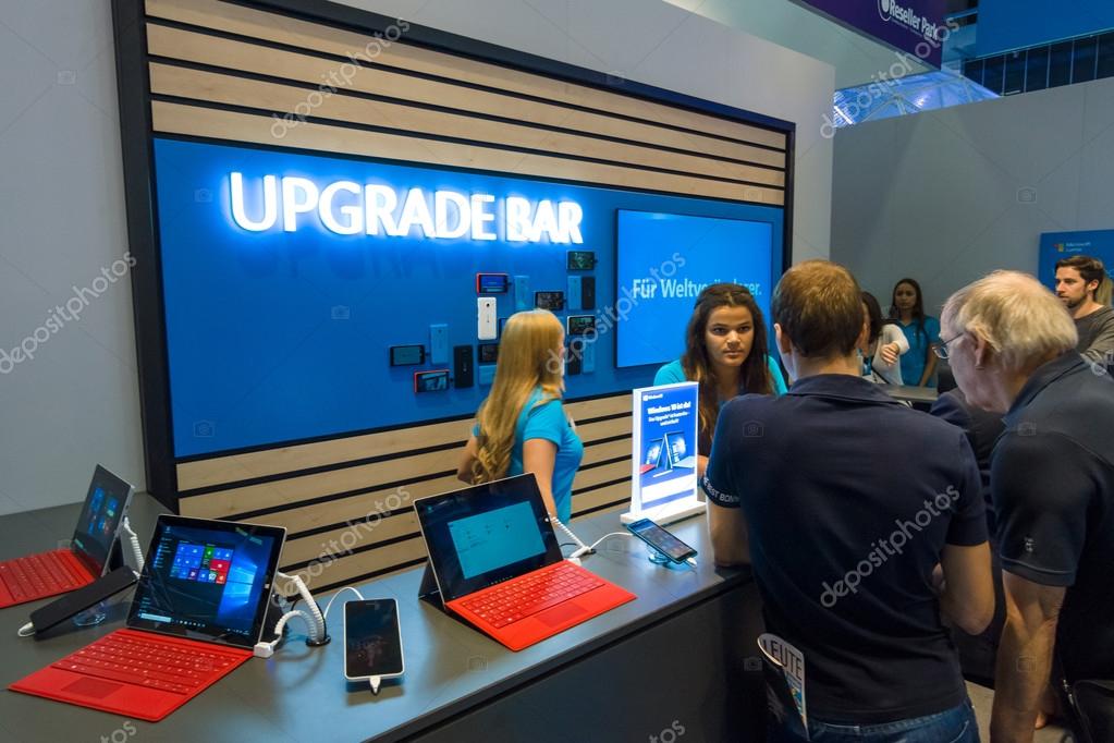 Stand of Microsoft. Upgrade Bar for Windows 10 – Stock Editorial Photo ...