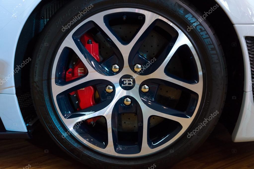 Wheels and braking system components of a Bugatti Veyron EB 16.4 ...