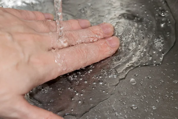 Manos con agua fotos de stock, imágenes de Manos con agua sin royalties ...