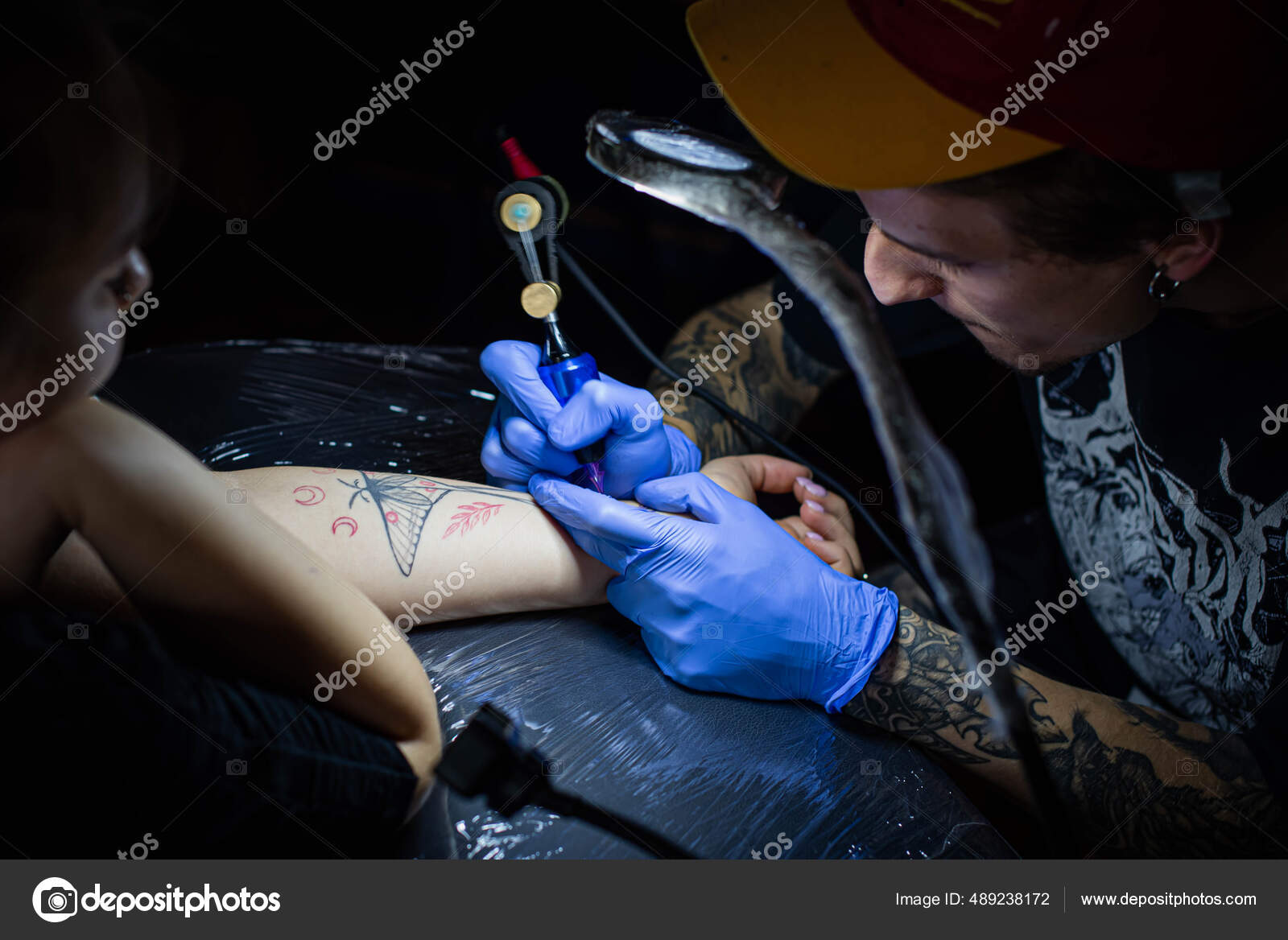 Cropped Shot Tattooing Process Hand Salon Professional Tattoo Artist ...