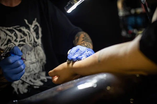 Fotos de Tattoo proces, Imagens de Tattoo proces sem royalties ...