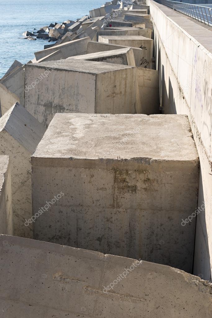 Bloques de cemento de rompeolas 2023