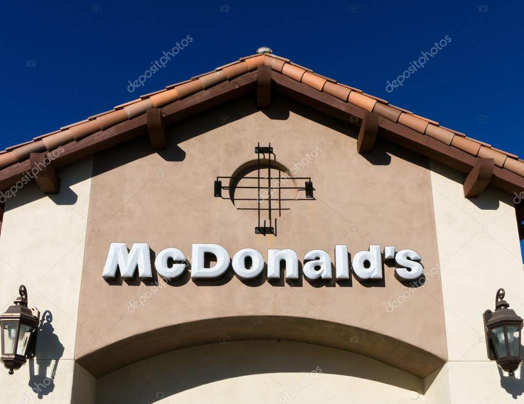 Contemporary McDonald's Restaurant Exterior – Stock Editorial Photo ...