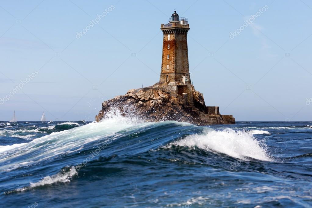 Phare en pleine mer image libre de droit par smithore © #113774364