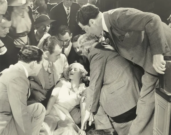 Fainted woman fotos de stock, imágenes de Fainted woman sin royalties ...