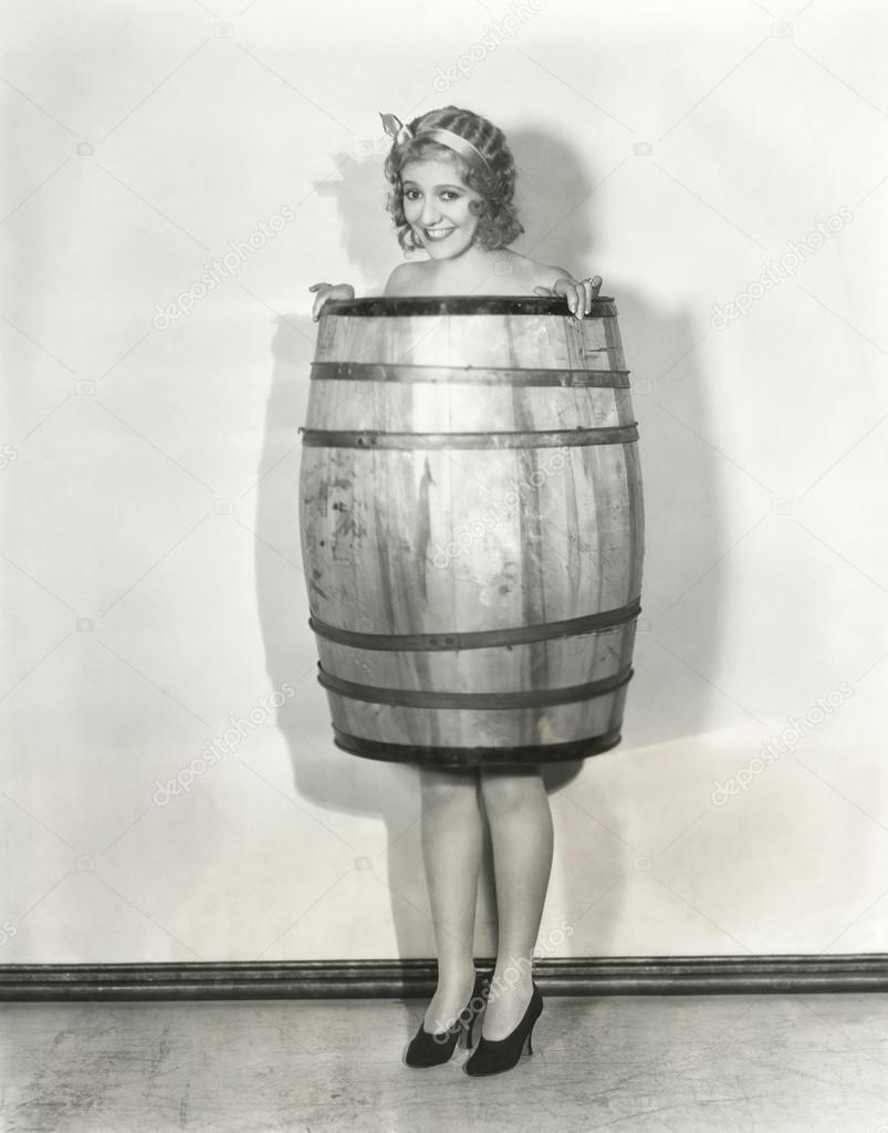 Kobieta gospodarstwa baryłkę — Zdjęcie stockowe © everett225 #82898018