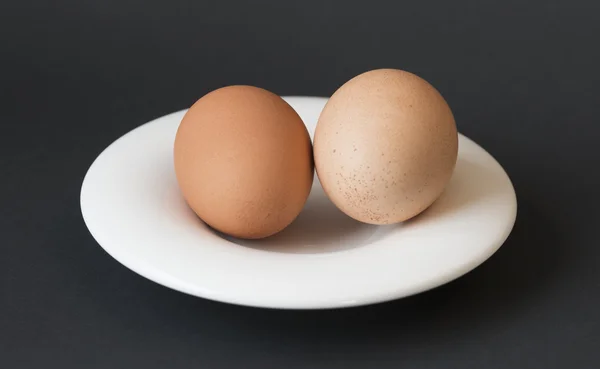 Dos huevos fotos de stock, imágenes de Dos huevos sin royalties ...