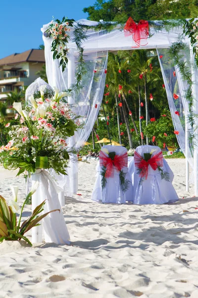 Beach wedding set up, tropical outdoor wedding reception, beauti ...