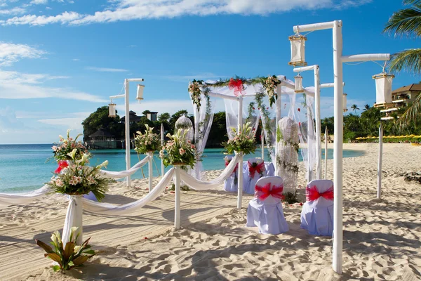 Beach wedding set up, tropical outdoor wedding reception, beauti ...