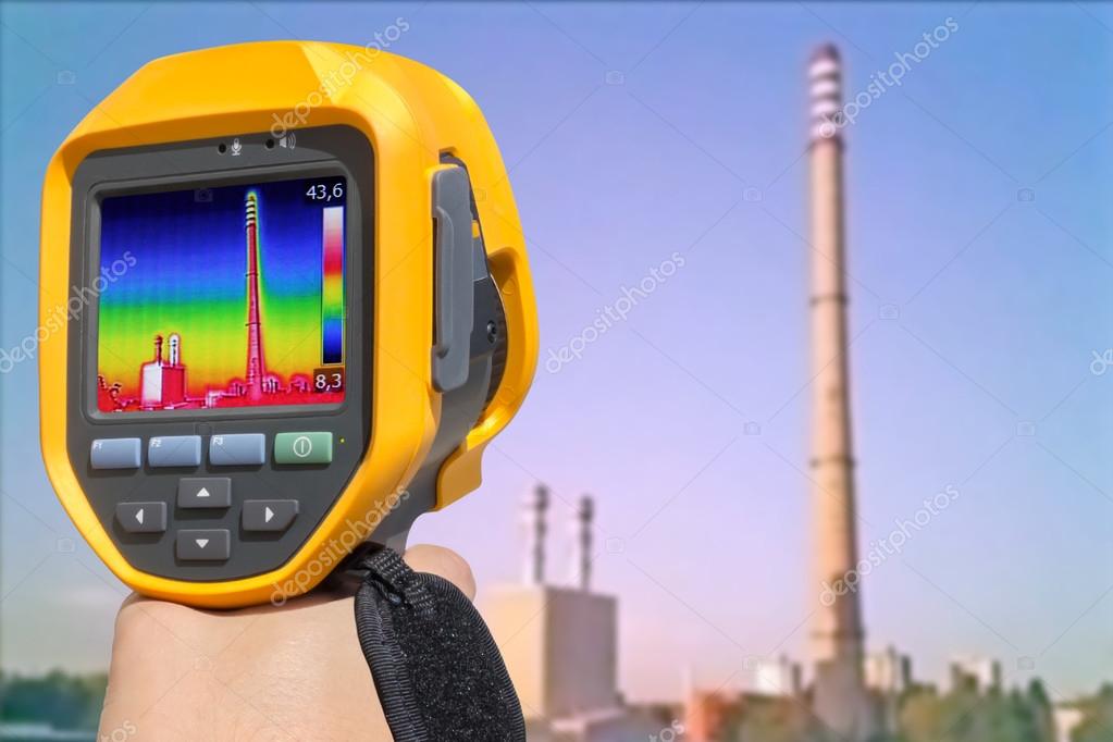 Emisión de calor récord en la chimenea de la estación de energía con ...