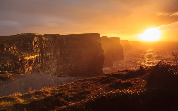 Cliffs of Moher at sunset in Co. Clare, Ireland Europe — Stock Photo ...