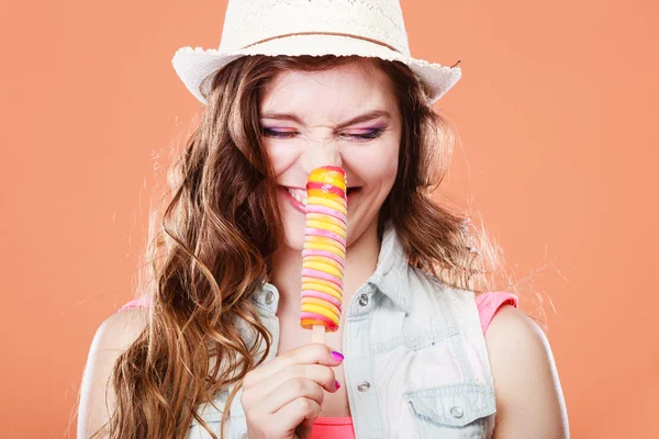 Woman eating popsicle ice pop cream — Stock Photo © Voyagerix #72975903