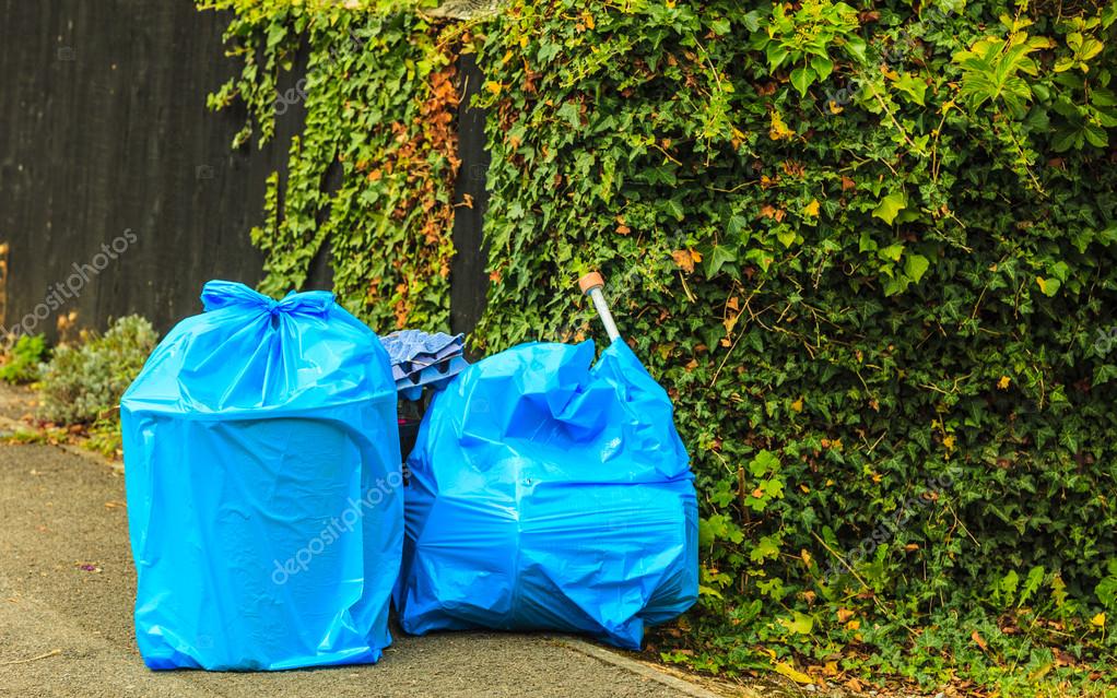 Full blue garbage bags outdoor — Stock Photo © Voyagerix #84758300