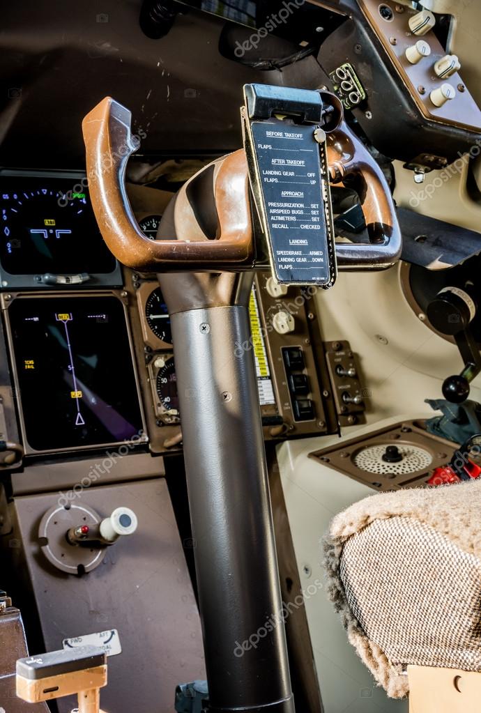 Console of a cockpit with its instruments — Stock Photo © brokenrecords ...