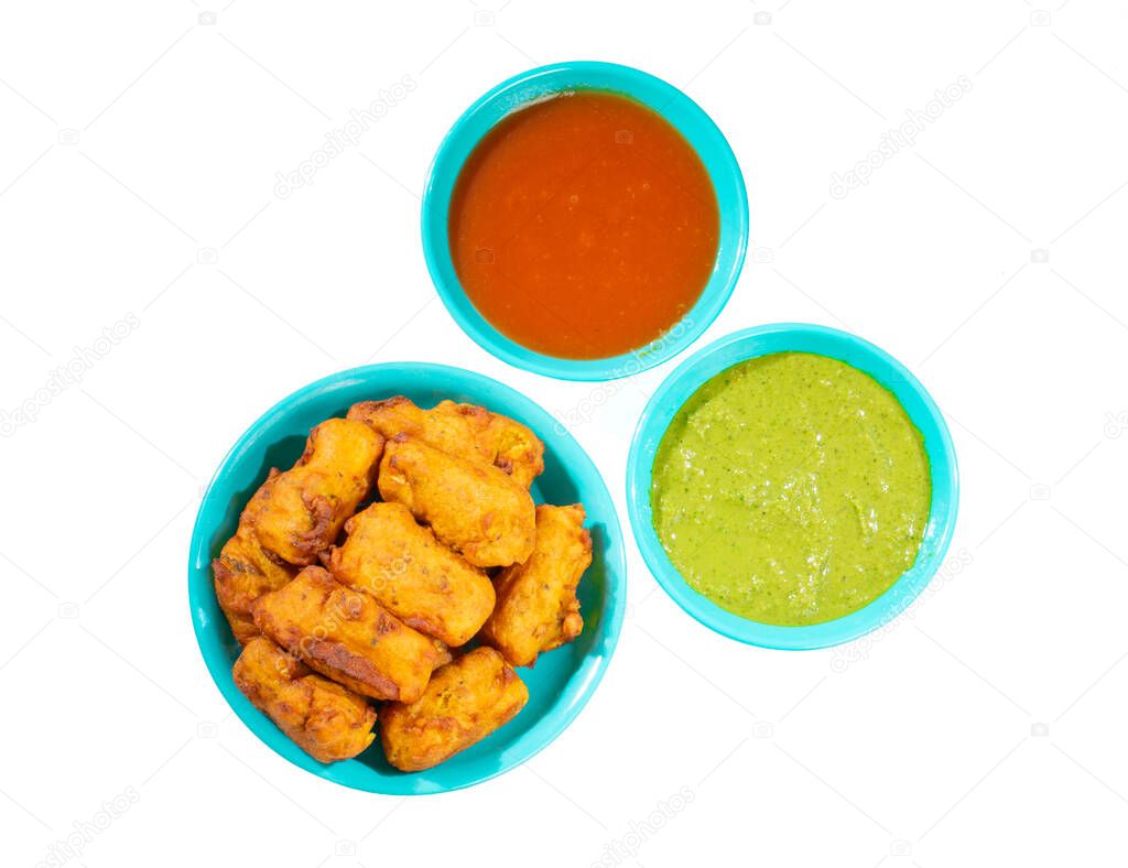 Indio tradicional Paneer Pakora o Pakoda Snacks sobre fondo blanco 2024