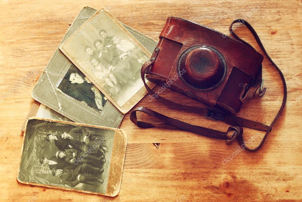 Top view of old camera, antique photographs — Stock Photo © tomert ...