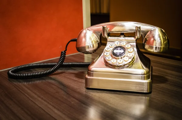 Oude telefoon draden in een metalen behuizing in india — Stockfoto ...