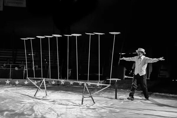 Circus plate spinning Stock Photos, Royalty Free Circus plate spinning ...