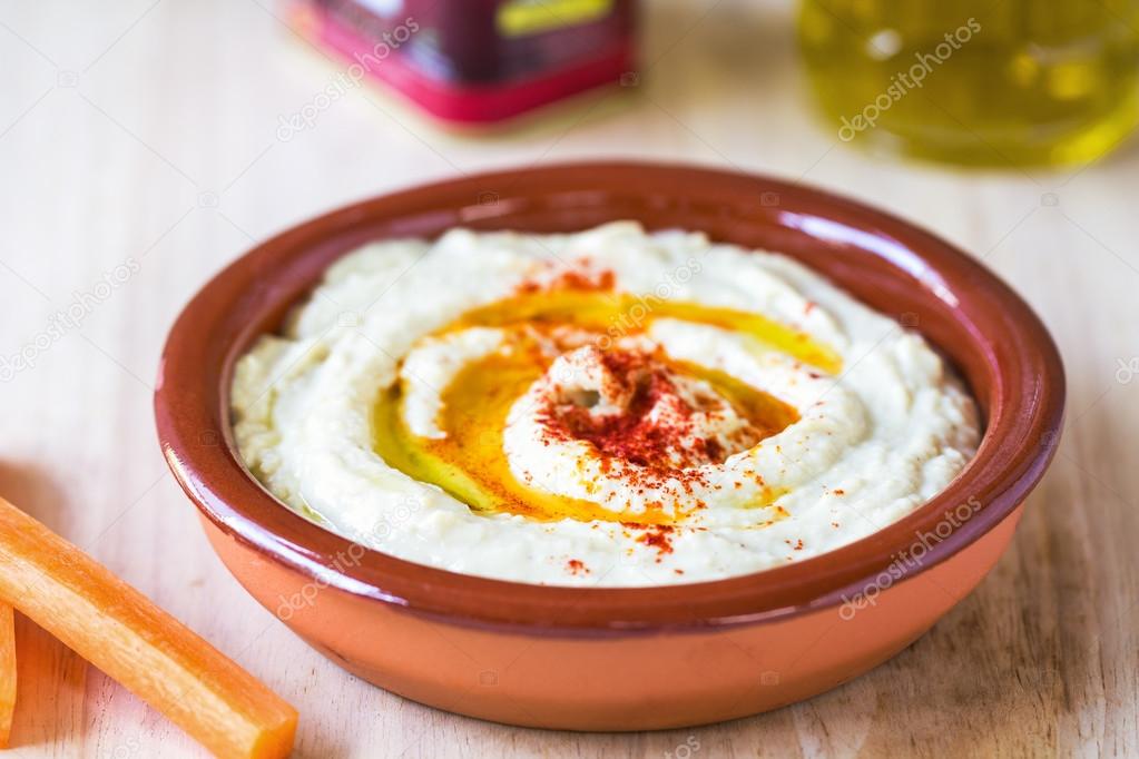 Hummus casero con palitos de zanahoria 2022