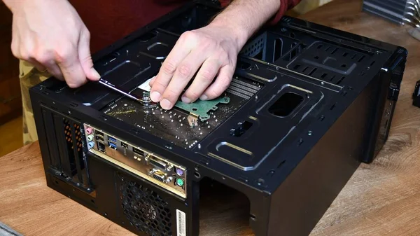 Fotos de Pc assembling, Imagens de Pc assembling sem royalties ...