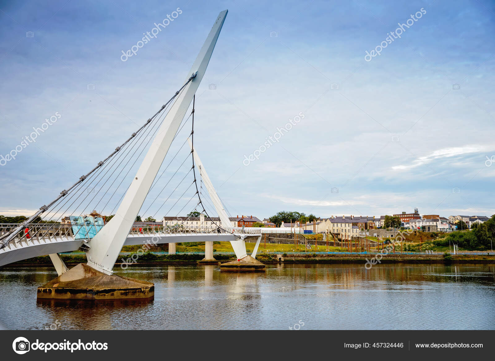 Derry, Ireland. Illuminated Peace bridge in Derry Londonderry, City of ...