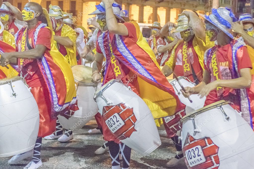 Grupo de Bateristas Candombe en Desfile de Carnaval de Uruguay 2023