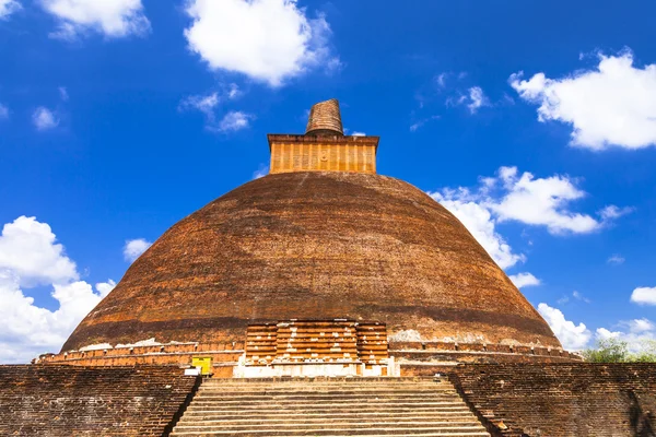 Landmarks of Sri Lanka - stupa of Anuradhapura, UNESCO site — Stock ...