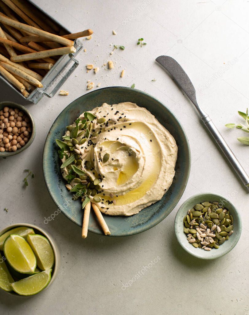 Hummus Frseh con semillas de calabaza, tomillo, garbanzos, palitos de ...