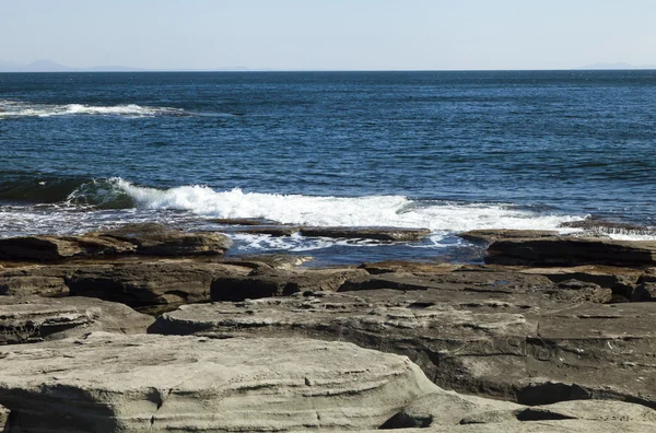 Okyanus kayalık sahil şeridi images libres de droit, photos de Okyanus ...