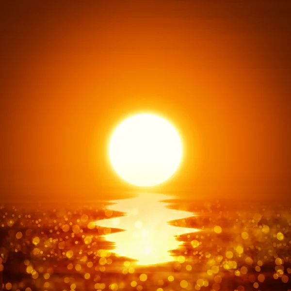 Sol rojo fotos de stock, imágenes de Sol rojo sin royalties | Depositphotos