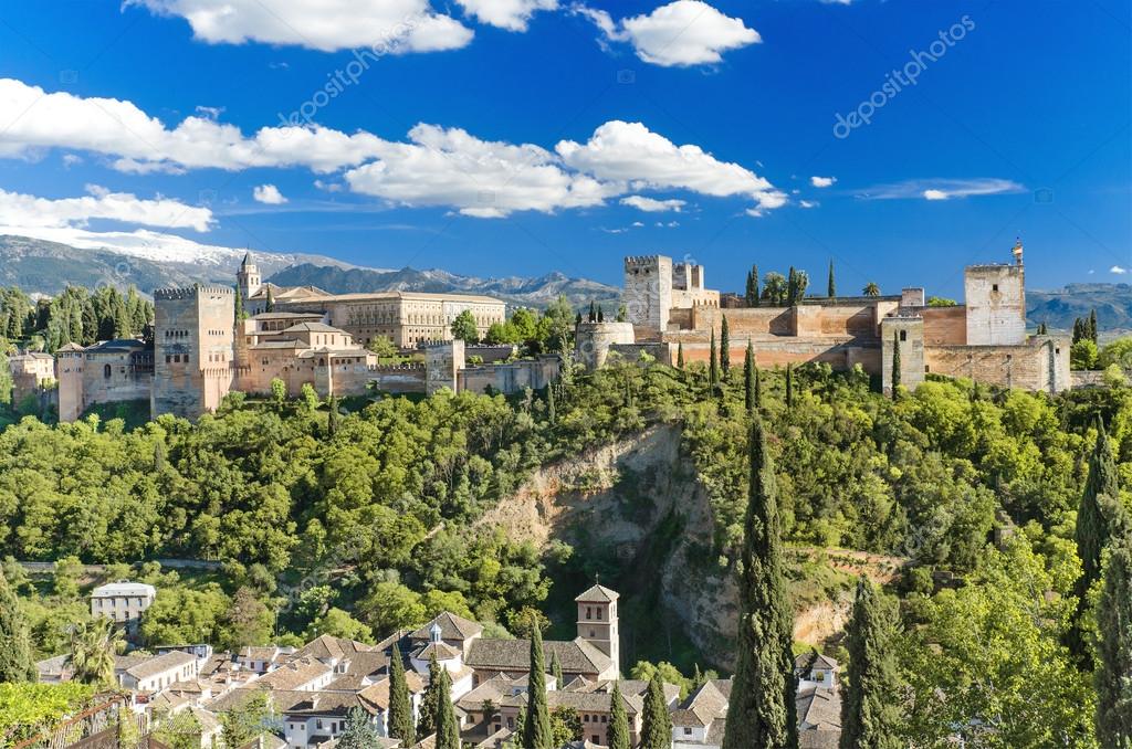 Famoso palacio de la Alhambra, Granada, España. 2023
