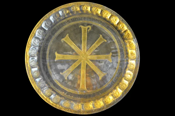 Large solid gold plate Stock Photo by ©mountainpix 83370848