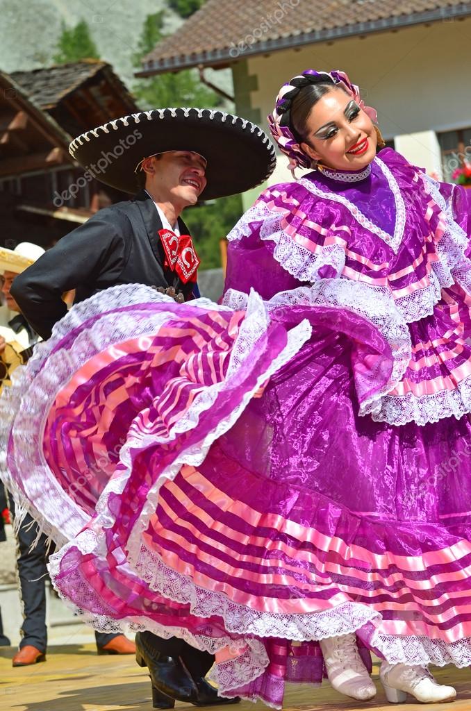 Two mexican dancers – Stock Editorial Photo © mountainpix #95456364