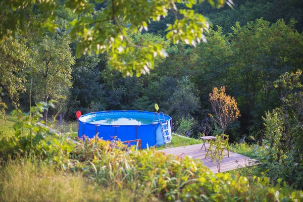 Piscine hors terre images libres de droit, photos de Piscine hors terre ...