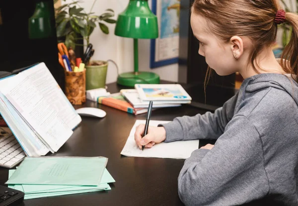 Fotos de Tarea en el aula, Imagens de Tarea en el aula sem royalties ...
