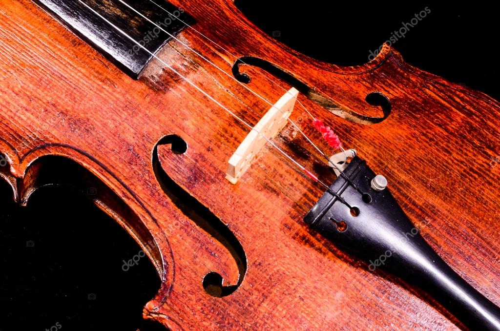 Classical shape wood vintage violin Stock Photo by ©underworld1 55929471
