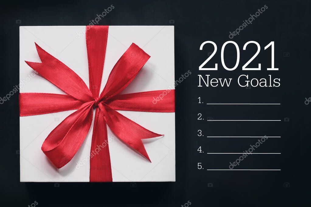 Metas 2021 con caja regalo. El año nuevo es el primer día del año en el ...