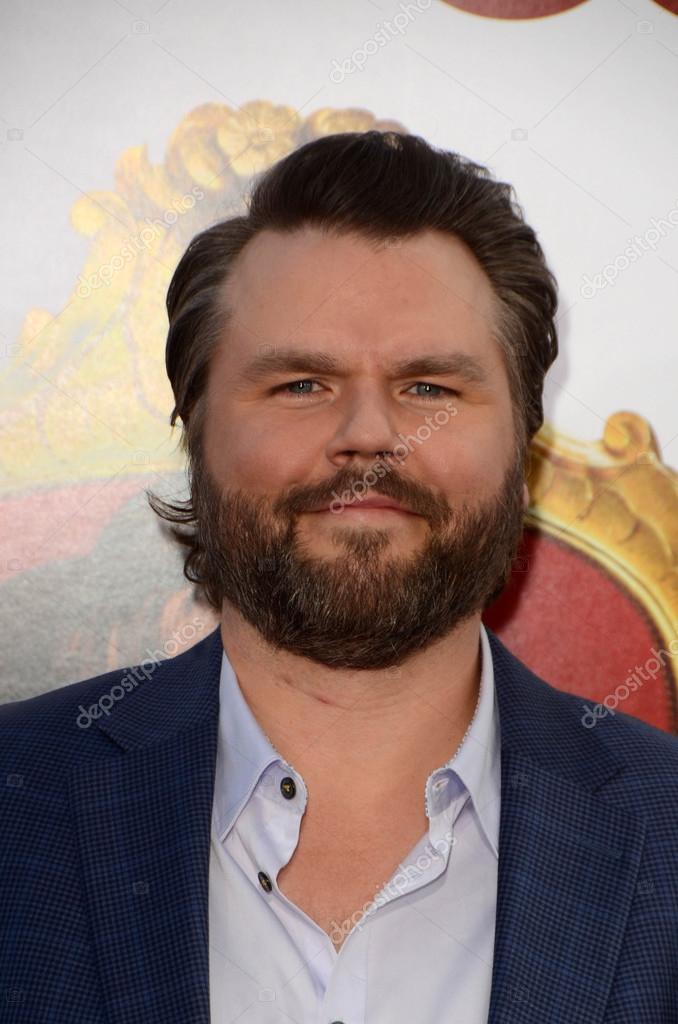 Tyler Labine's Instagram, Twitter & Facebook on IDCrawl