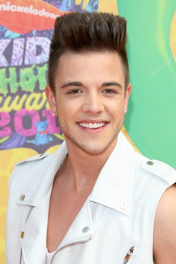 Classify Eurovision singer from Switzerland Luca Hänni