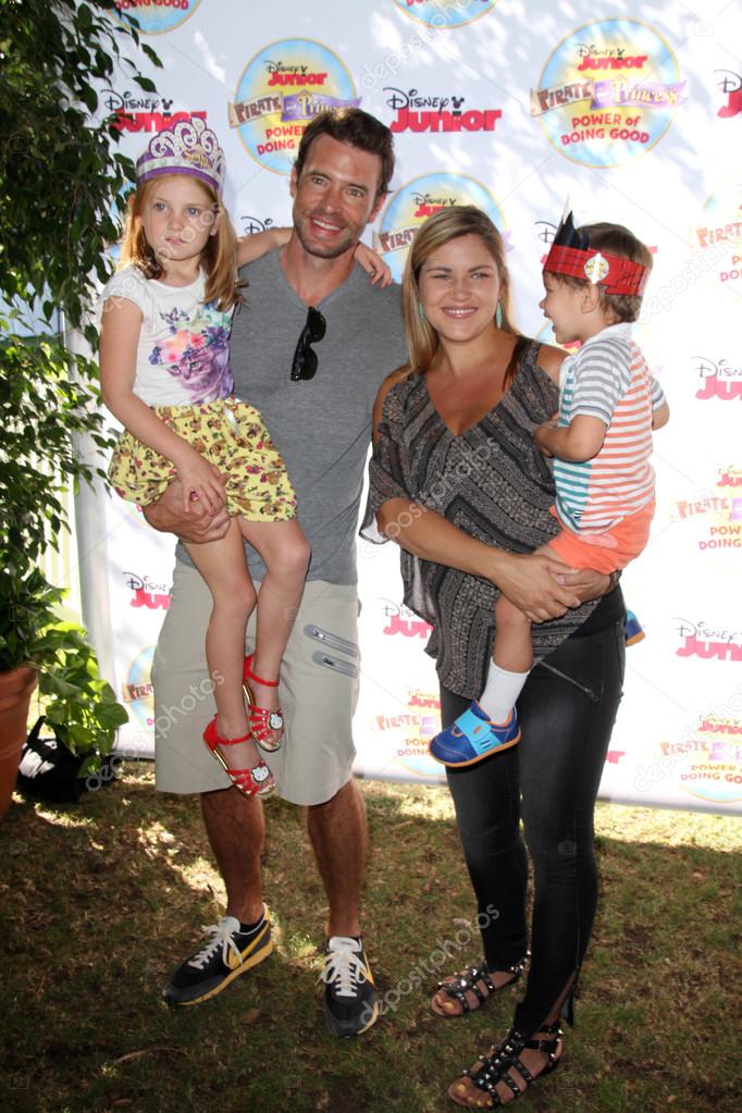 Scott Foley And Family