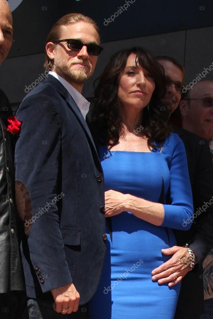 Katey Sagal and Charlie Hunnam — Stock Editorial Photo © s_bukley #53451395