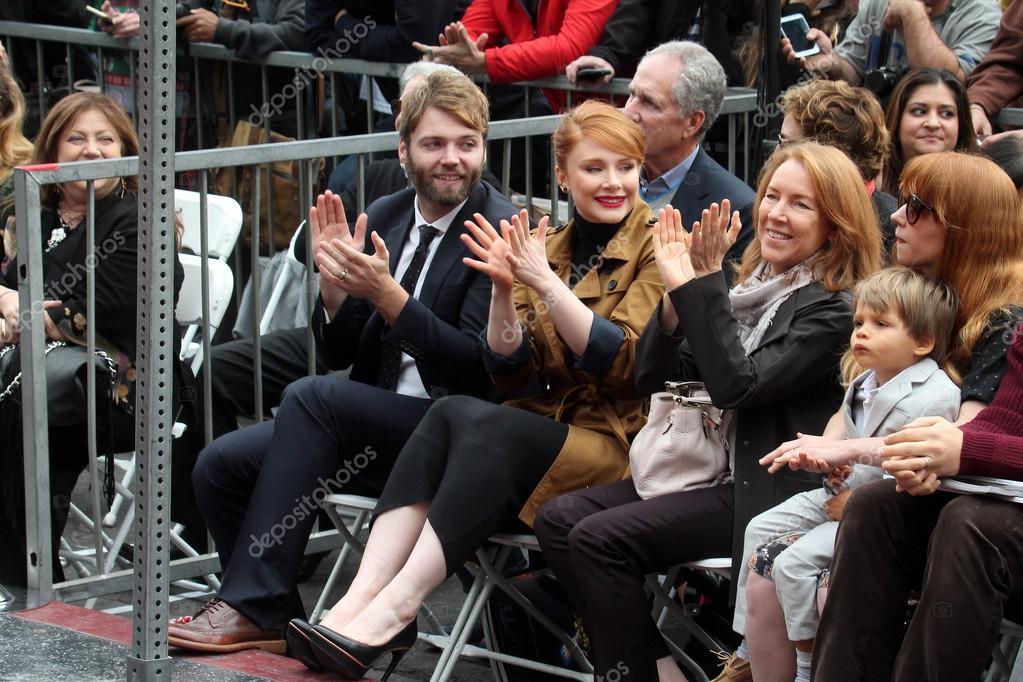 Bryce Dallas Howard, Seth Gabel, Cheryl Howard – Stock Editorial Photo © s_bukley #93157946