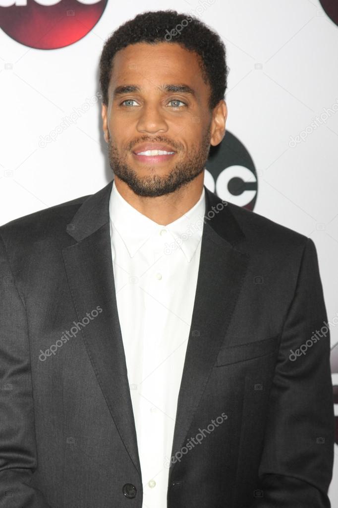 Traje De Michael Ealy