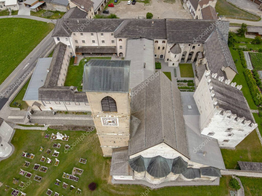 Convento Benedictino de San Juan en Mustair en los Alpes Suizos ...