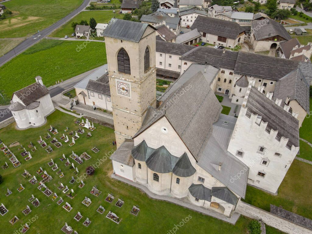 Convento Benedictino de San Juan en Mustair en los Alpes Suizos ...