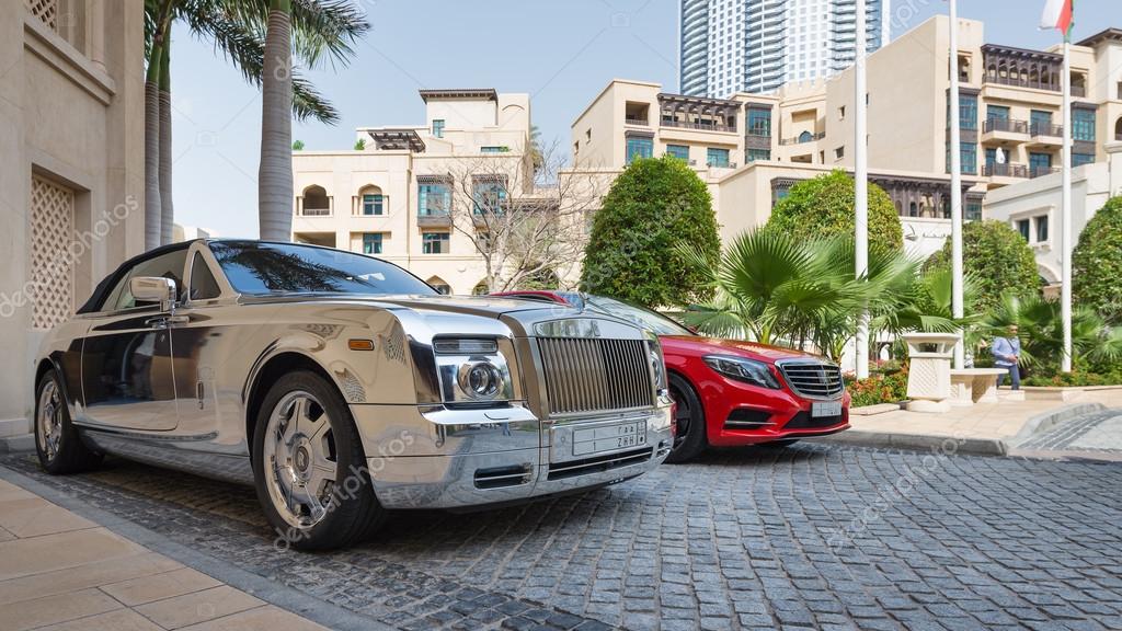 Luxury car parked outside Palace Hotel – Stock Editorial Photo © pio3 ... Luxury car parked outside Palace Hotel – Stock Editorial Photo © pio3 ...