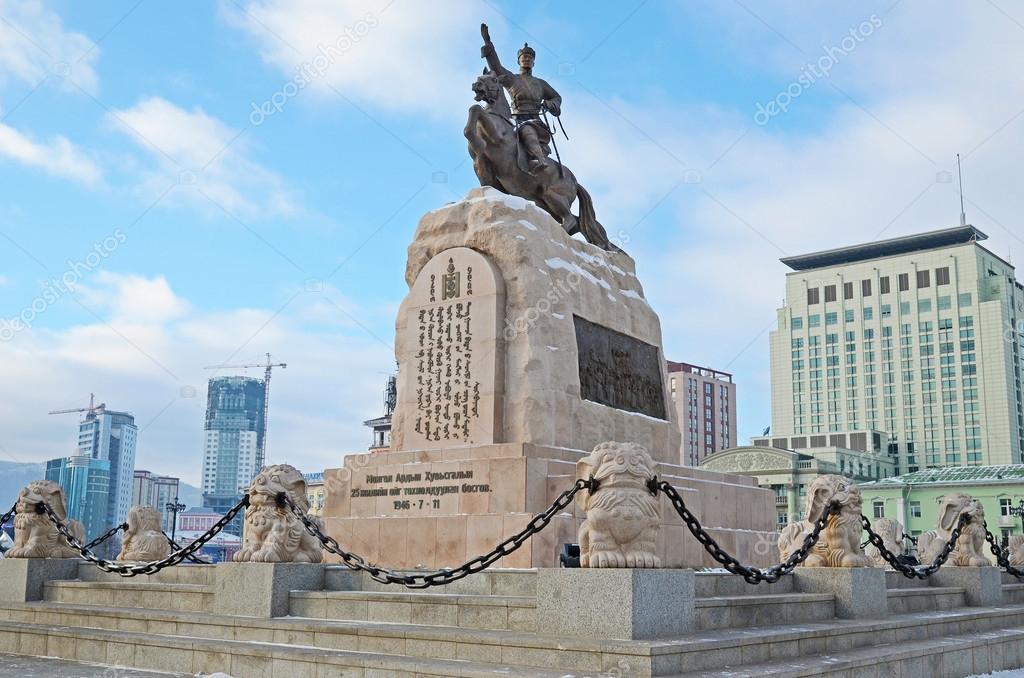 Sukhbaatar Monument on central square in Ulaanbaatar — Stock Photo ...